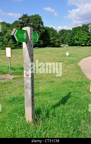 Wooden sign post on Wimbledon Common, Wimbledon, Merton Borough ...