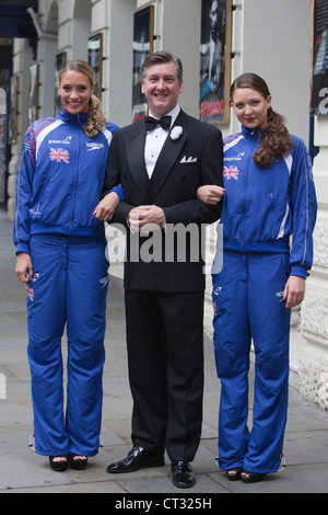 Robin Cousins poses with Jemma Randall and Olivia Federici of Team GB ...