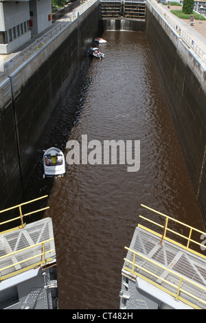 The Mississippi River lock and dam number one in Minneapolis, Minnesota ...