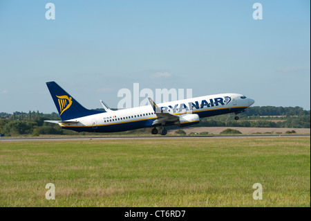 Ryanair aeroplane at Luton Airport, England Stock Photo - Alamy