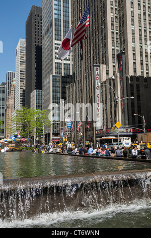 Reflecting Pool and Fountains, Rockefeller Center, NYC Stock Photo - Alamy
