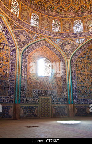 Interior of the Masjid-i Sheikh Lotfallah mosque, Isfahan, Iran Stock ...