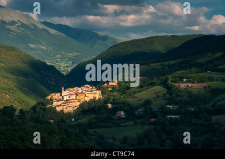 View of the village of Preci at sunset, Valnerina, Umbria, Italy ...