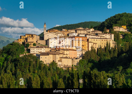 View of the village of Preci at sunset, Valnerina, Umbria, Italy ...