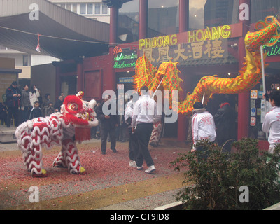 Paris, France, Crowd of people, Chinese Women Dressed in Traditional ...