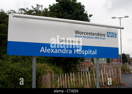 Welcome to Redditch sign Stock Photo - Alamy