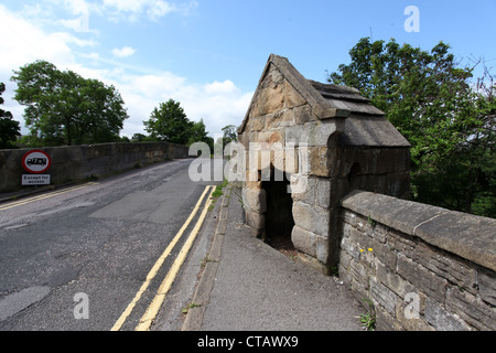 Toll house, Baslow Bridge, Baslow, Derbyshire, England Stock Photo - Alamy