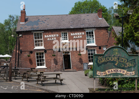 The Crooked House pub in Himley, near Dudley, West Midlands Stock Photo ...