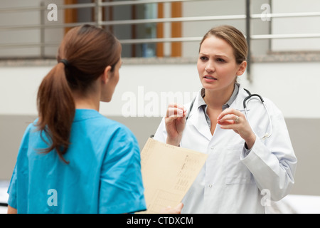 Doctor explaining something to someone Stock Photo - Alamy