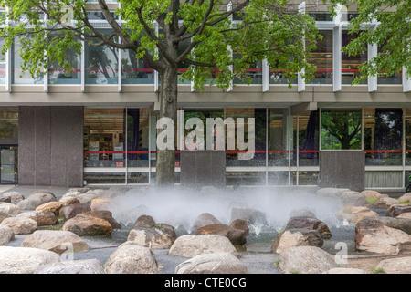 Tanner Fountain, The Plaza, Harvard University, Cambridge ...
