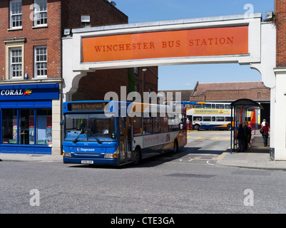 dh Winchester Bus Station WINCHESTER HAMPSHIRE Bluestar doubledecker ...
