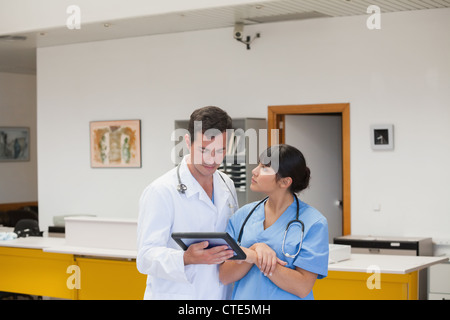 Doctor holding tablet - Healing Stock Photo - Alamy