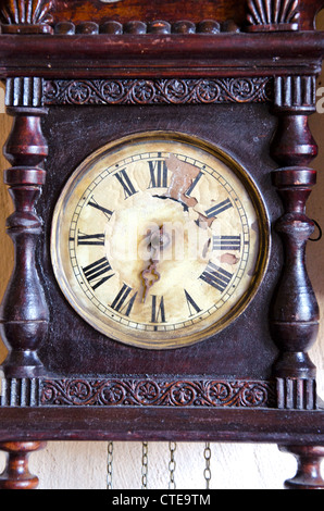 Broken antique clock Stock Photo - Alamy
