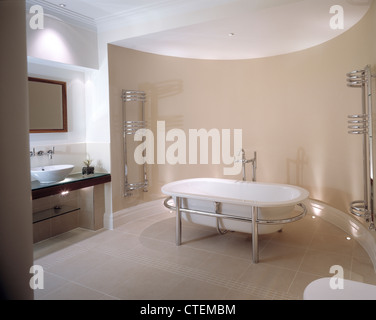 Beautiful contemporary bathroom Stock Photo - Alamy