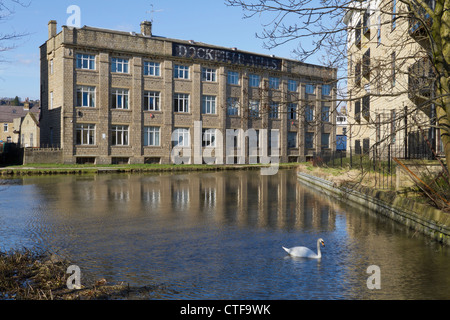 Dockfield Mills, by the Leeds Liverpool Canal at Shipley Stock Photo ...
