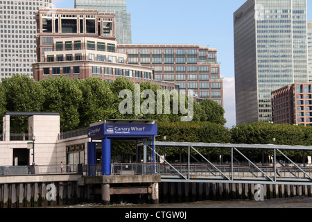 Canary Wharf Pier - stop for Thames Clipper shuttle boats Stock Photo ...