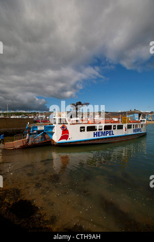 Floating Bridge East Cowes Isle of Wight England UK Stock Photo - Alamy