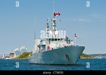 Royal Canadian Navy minesweeper HMCS SUMMERSIDE (MM 711) during the ...