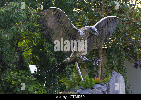 Osprey statue at Morben Isaf holiday park, mid Wales Stock Photo - Alamy