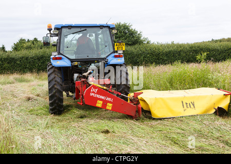 Farmers make hay while the sun shines in Worcestershire. Wednesday was ...