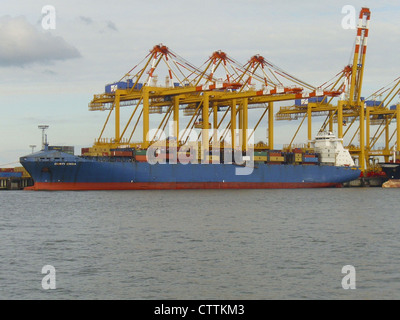 The container ship Conti Singa is docked at the Bremerhaven container ...