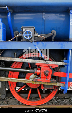 Driving wheels of steam locomotive Stock Photo - Alamy