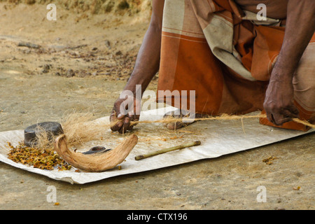 Man twisting coconut fiber (coir) into twine, Sri Lanka Stock Photo - Alamy