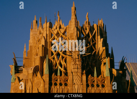 The Art Deco and Gothic crown of the General Electric Building on ...