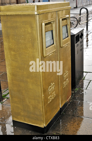 Royal Mail hastily gold painted post-box on Upper High Street ...