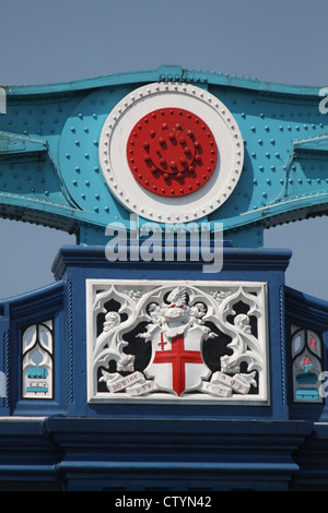 Detail of Tower Bridge London Crest Heraldry Stock Photo - Alamy