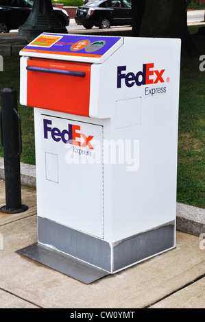 Federal Express package dropbox and U.S. Postal Service mailbox. Oak ...