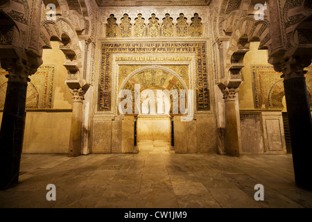Horseshoe arch, Mihrab, Islamic prayer niche, Moorish, Mezquita ...