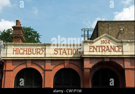 The old entrance to Highbury & Islington Station on Holloway Road ...