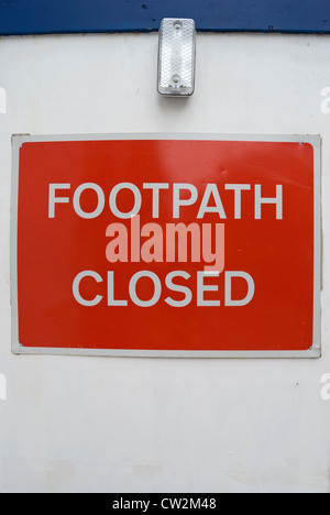 Footpath closed sign Stock Photo: 68332247 - Alamy