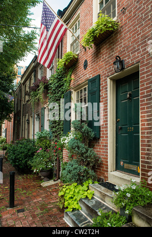Colonial town house, Society Hill, Philadelphia, Pennsylvania, USA ...