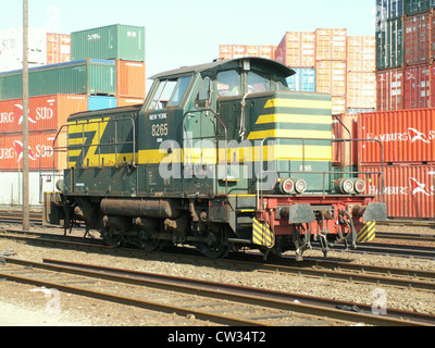 Class 82 electric locomotive train at platform Ipswich railway station ...