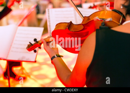 woman playing violin, view from behind Stock Photo - Alamy