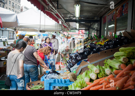 A Dominican bodega in the Washington Heights neighborhood of New York ...