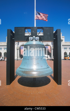 Union Station and Liberty Bell replica, Washington DC. National ...