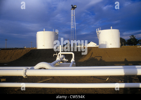 Diamond Shamrock Oil Tanks at Turpin, OK Stock Photo - Alamy