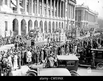 Funeral of Sarah Bernhardt, carts of flowers Stock Photo - Alamy