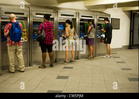 Metrocard vending machines for the New York City subway at the 125th ...