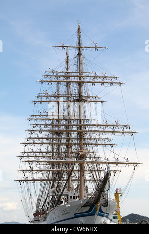 Big sailing ship and sailor men docked at the port Stock Photo - Alamy