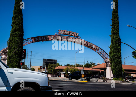 The Modesto Arch (Water Wealth Contentment Health), Modesto, California ...