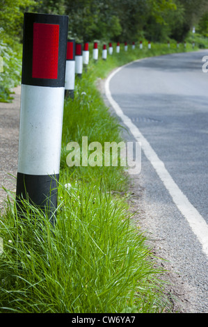 Hazard Marker Post with Reflectors Bollards on side of country road ...