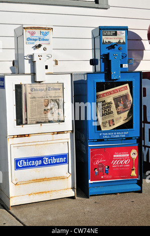 Chicago Sun-Times, Chicago Daily News Building with Marina Towers in ...