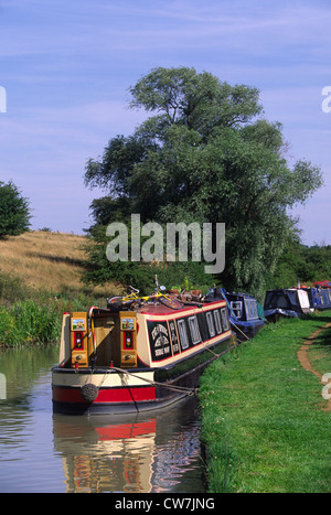 Blue Narrow Boat, Oxford Canal, Oxford, Oxfordshire, England, UK, GB ...