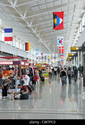 Washington Dulles Airport Concourse B, terminal B Stock Photo - Alamy