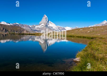Lake Stellisee and mount Matterhorn at Zermatt in the Swiss Alps Stock ...