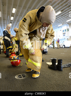 Aviation Electronics Technician, AIRMAN Richard Velte (right) and ...